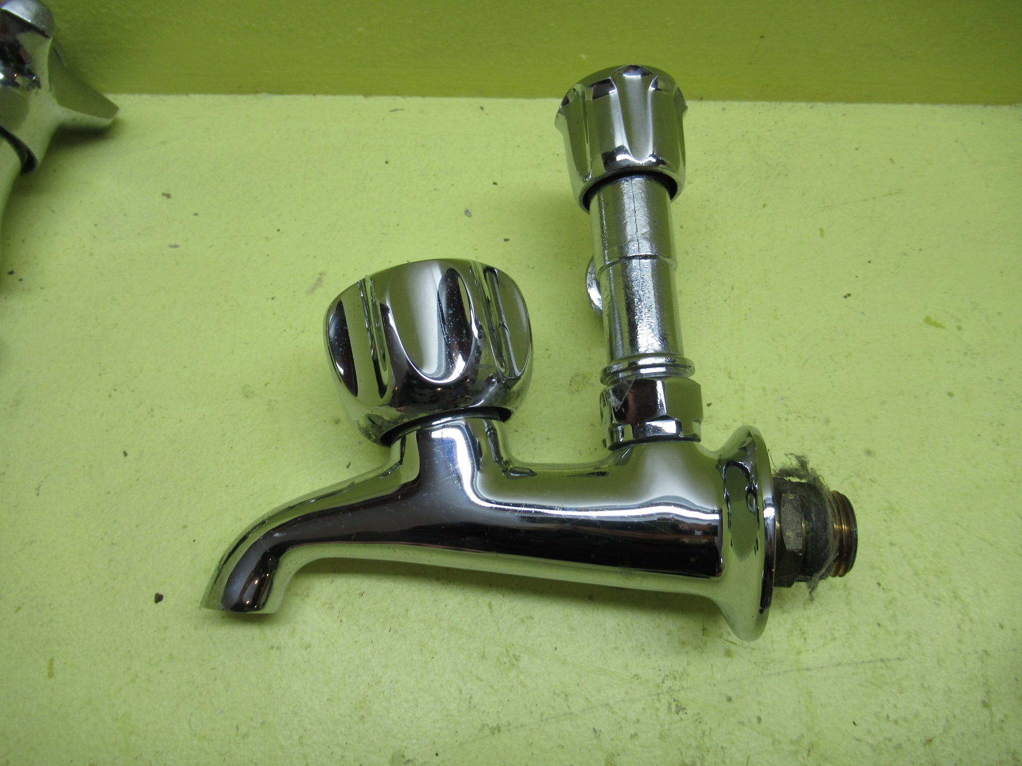 Wide Ridge Fin Laundry Tap 145H x 135D x 55W – rummages.co.nz
