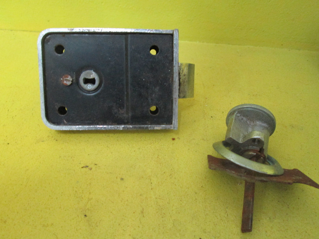 Round Rectangle Yale Night Latch with Snib 115L x 70W x 24D – rummages ...